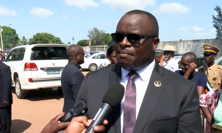 Calisto Cossa quer acabar com ligações nos “Chapa -100” - MozLife