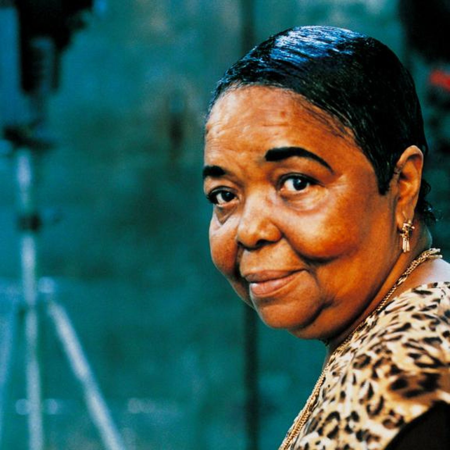 Cultura: apaixonar-se novamente pela cantora cabo-verdiana Cesária ...